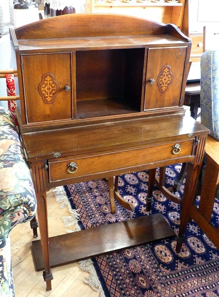 WALNUT WRITING DESK EXCEPTIONAL ANTIQUE FURNISHINGS DECORATIVE ARTS Online Auction Gardner Galleries